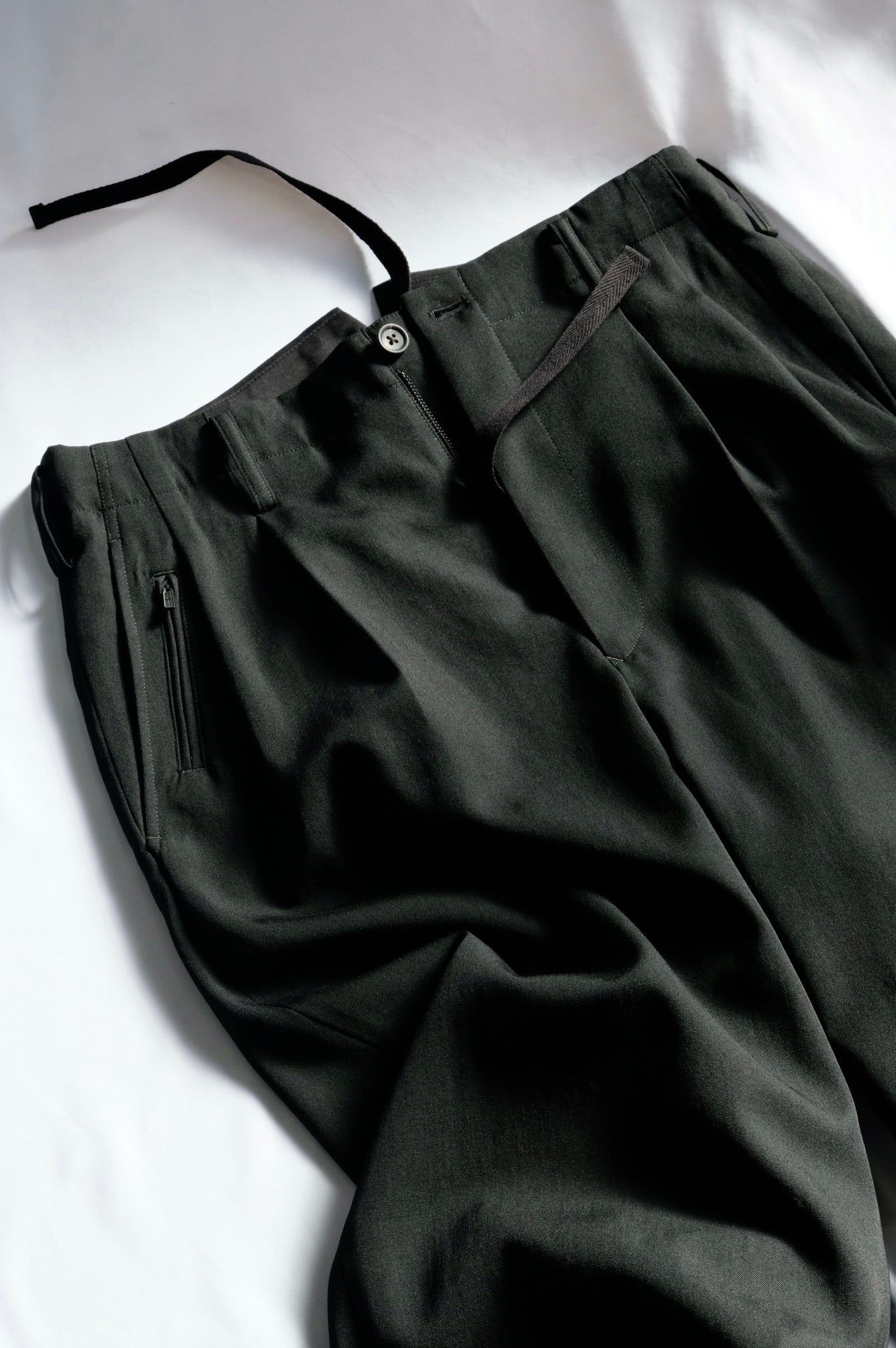 Y's for men "WOOL GABARDINE COIN POCKET TUCK PANTS / BLACK" – LOCALERS