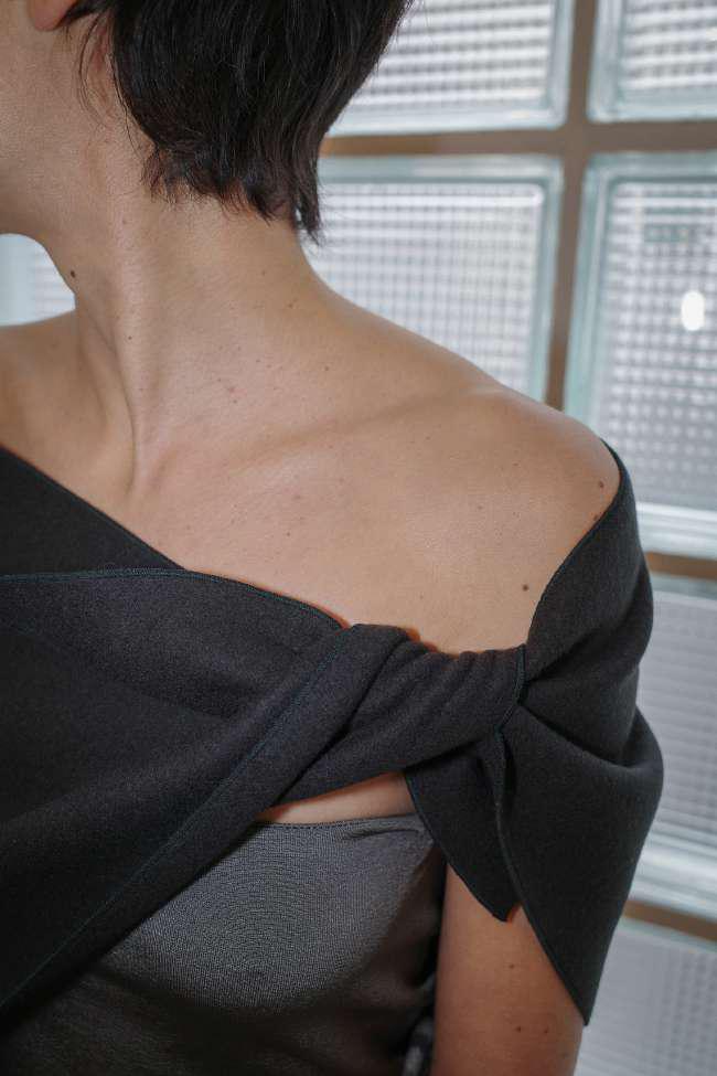 BAMBOU ROGER KWONG"DOUBLE FACE WOOL DRAP GIANT TRIANGLE SCARF / MOUSSE ...